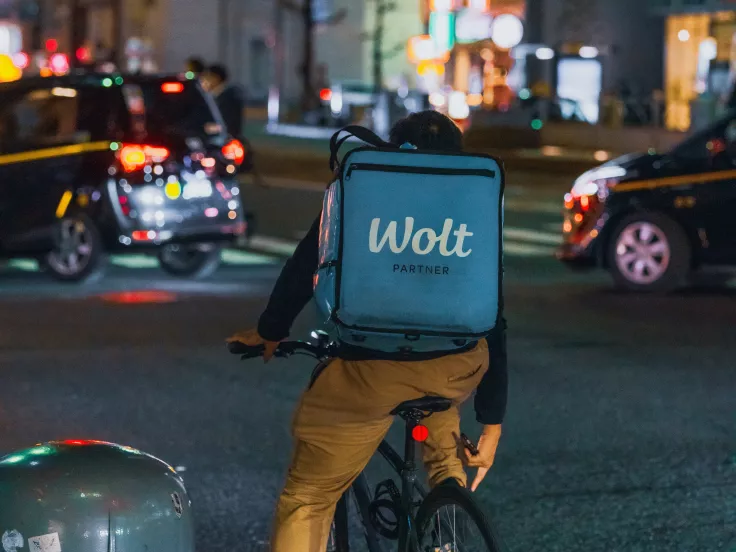 Τι απαντά η Wolt στην καταγγελία της ΓΣΕΕ: «Ήταν ελεύθερος επαγγελματίας. Δεν υφίσταται απόλυση ...